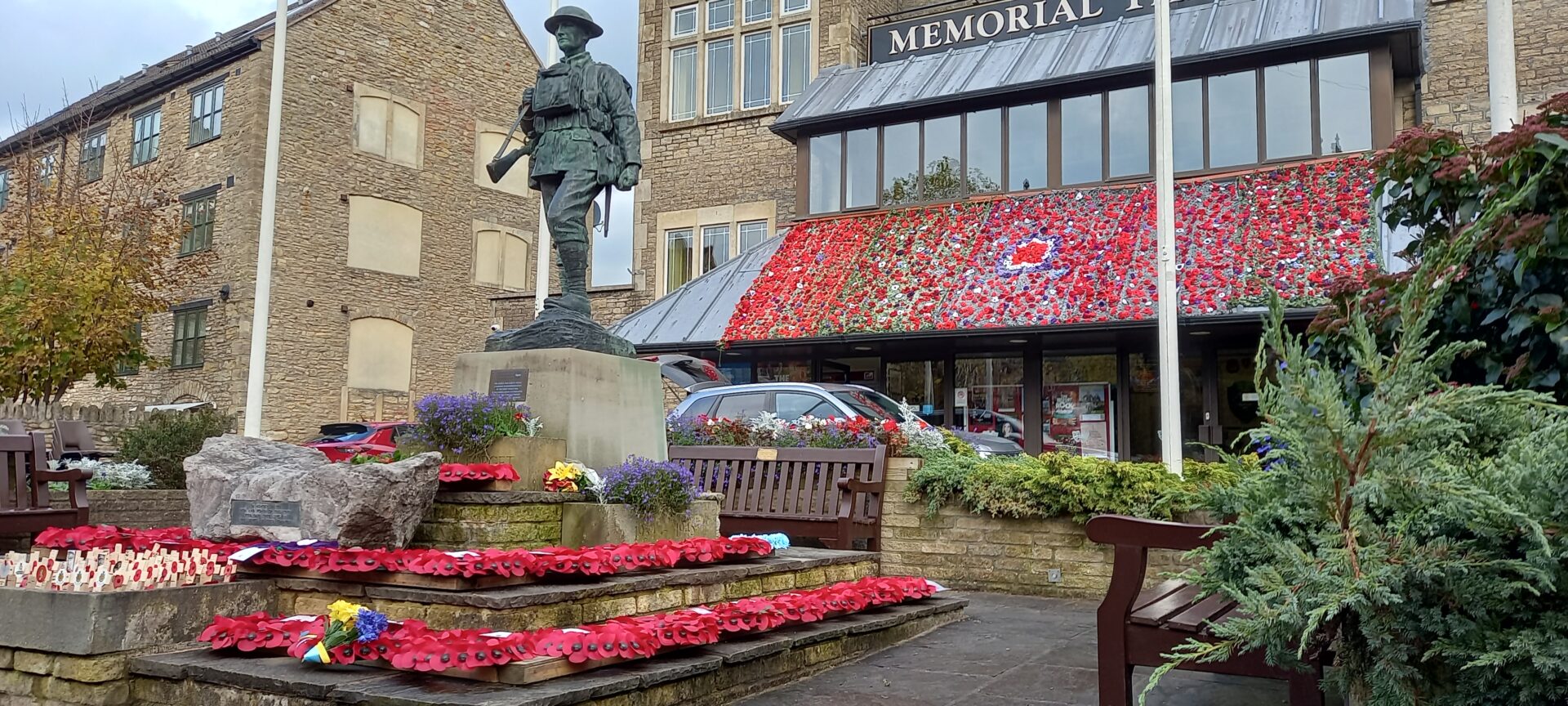 Remembering and Honouring Service at this year’s Remembrance in Frome ...